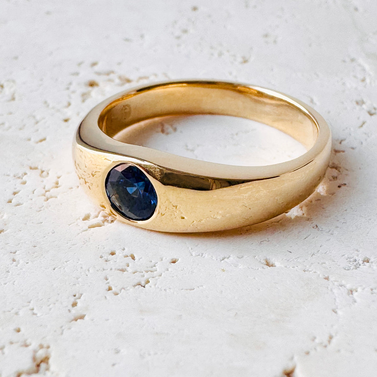 0.46ct Flush Set Sapphire Ring ~ 18ct Yellow Gold– Sargisons Jewellers